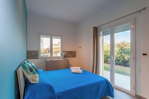 Apartamento Familiar, 1 quarto, varanda, em frente ao mar (Casa Smeralda a 200m From The Sea) | 1 quarto, Wi-fi 