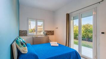 Apartamento Familiar, 1 quarto, varanda, em frente ao mar (Casa Smeralda a 200m From The Sea) | 1 quarto, Wi-fi