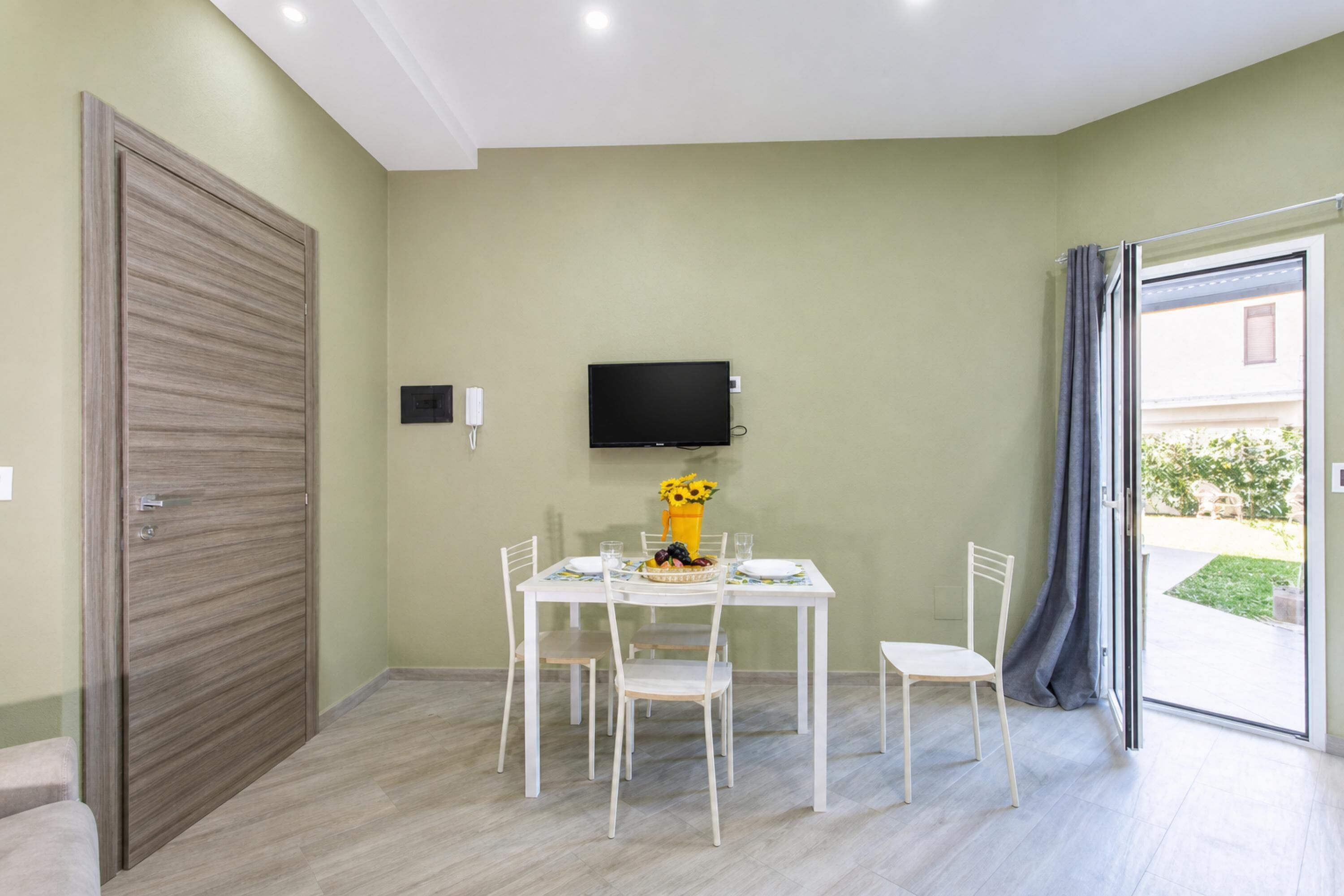 Apartamento Familiar, 1 quarto, varanda, em frente ao mar (Casa Smeralda a 200m From The Sea) | Restaurantes