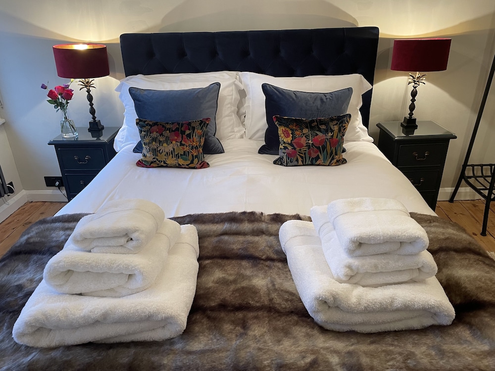 Quaint Cottage For Two In Central Chichester With Parking. - South Downs