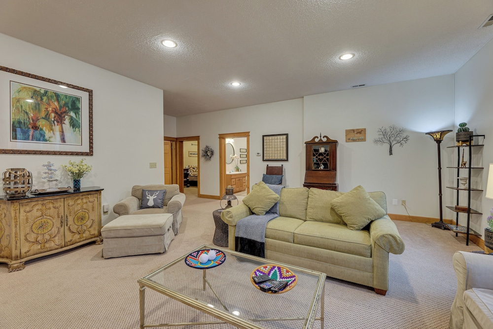 Cabin W/ Hot Tub And Wifi: 4 Mi To Snowshoe Resort - West Virginia