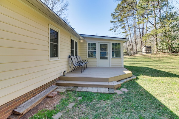 Lovely Charlotte Home W/ Yard: 9 Mi To Uptown! - Charlotte, NC