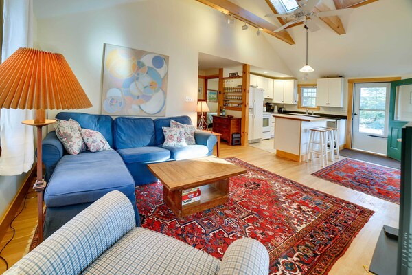 Lakefront Bradford Cottage W/ Dock, Near Skiing! - Bradford, NH