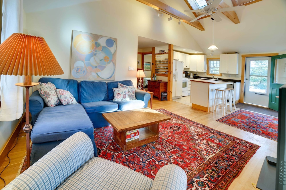 Lakefront Bradford Cottage W/ Dock, Near Skiing! - Bradford, NH