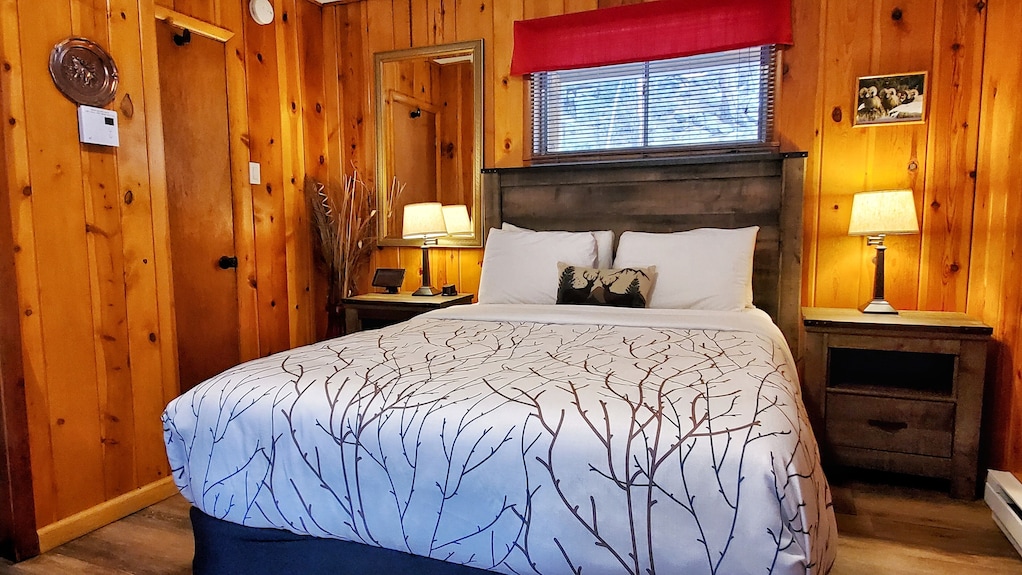 Come Stay At The Rustic River Lodge For Unbelievable Views! - Estes Park, CO