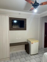 Quarto Twin Económico, 2 camas individuais | Secretária, Wi-fi grátis