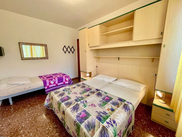 Seaside Villa Surrounded By A Garden - Caorle