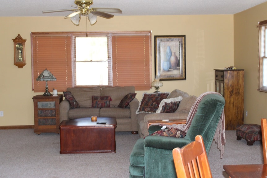 Private Country Setting. Just 10 Minutes From Town - Marion, IL