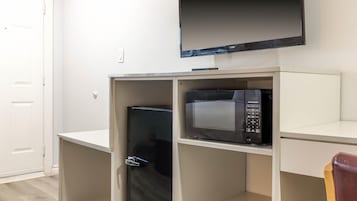 Cortinas blackout, quartos à prova de som, ferros/tábuas de passar roupa
