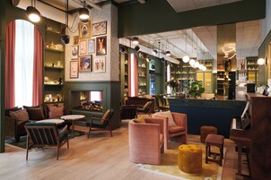 Televisor LED de 139 cm com canais via satélite 