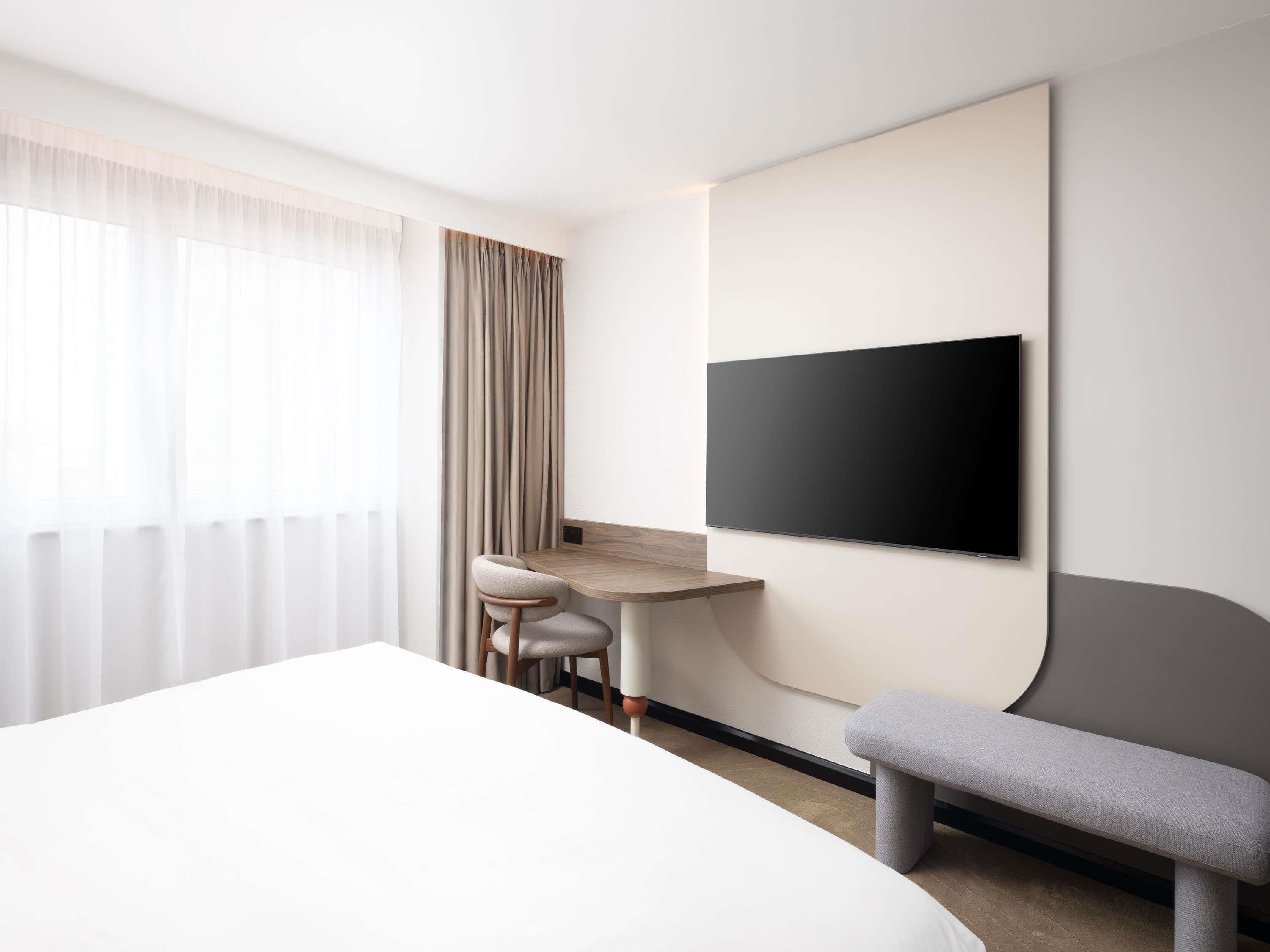 Cofre com capacidade para portátil, secretária 