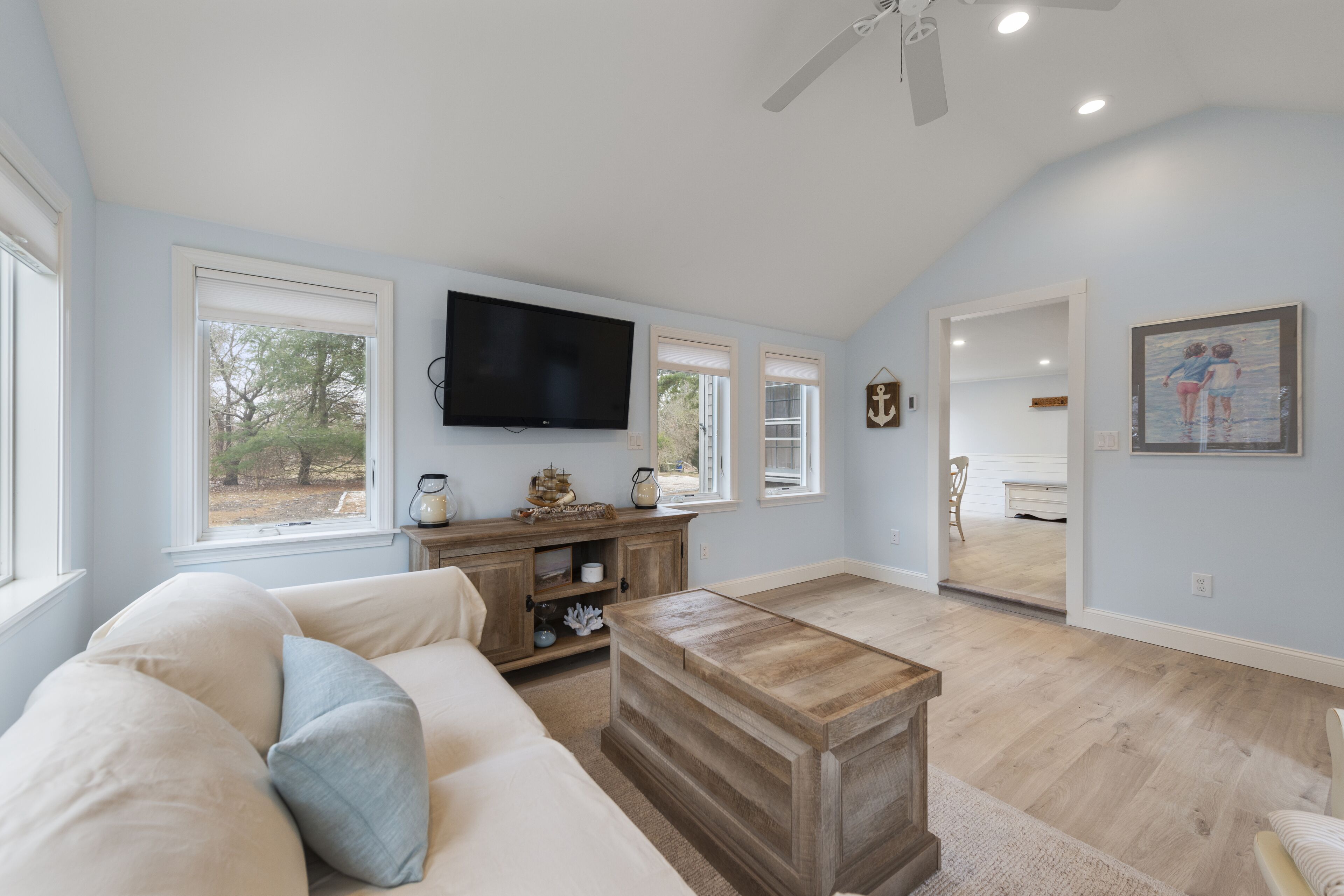 Close To Beach Renovated Dog Friendly Cape Cottage - Chatham, MA
