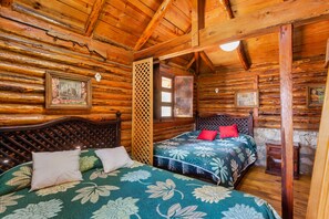 Cabana de Madeira Cidade | Roupa hipoalergénica, secretária, Wi-fi grátis, roupa de cama fornecida