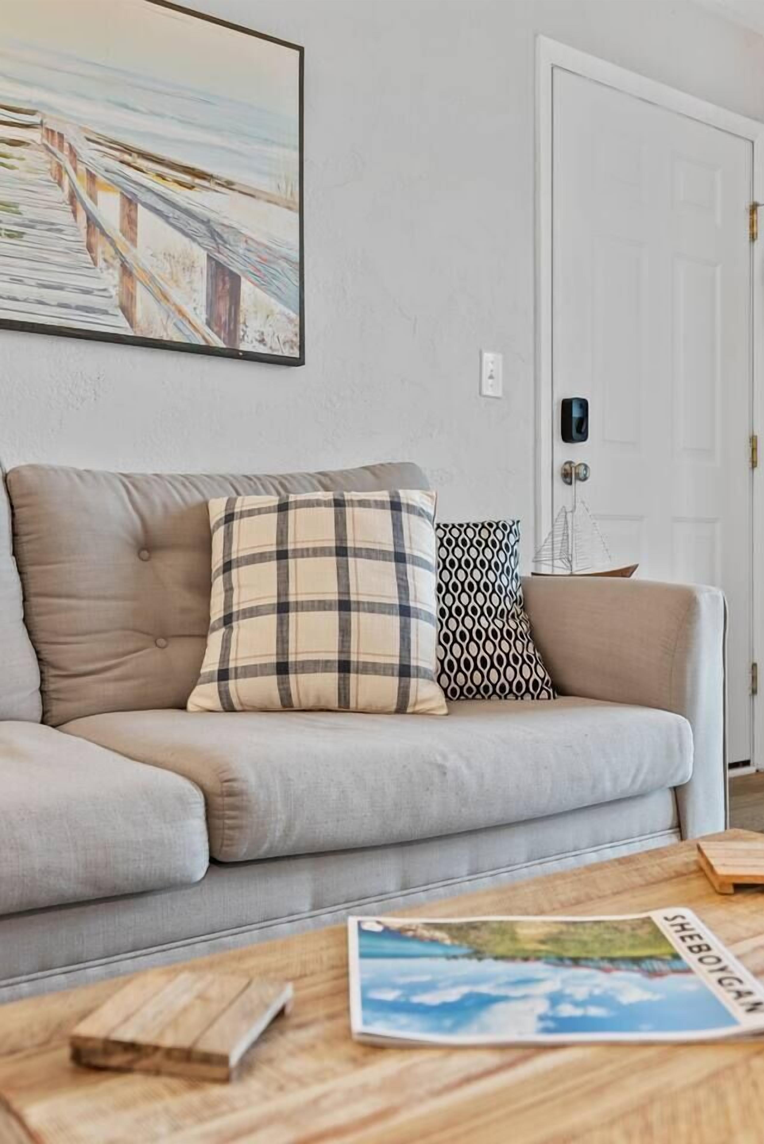 Beachside Condo Downtown With Lake Michigan Views - Sheboygan, WI