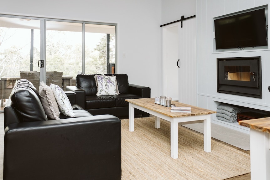 Wallaby 2 Bed, 1 Bath Cottage - Private Parkland Setting With Lake View - Queensland