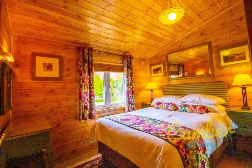 Rainbow Petty - Pine Lodge - Kent Countryside - Camber Sands