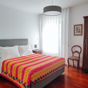 Quarto Clássico com Cama de Casal, vista para o mar | Com decoração personalizada, com mobília individualizada 