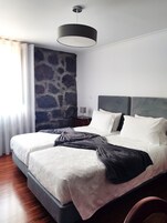 Quarto Duplo ou Twin Clássico, vista para o mar | Com decoração personalizada, com mobília individualizada 