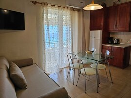 Apartamento, 1 quarto, fumadores, varanda | Sala de estar
