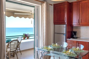 Apartamento, 1 quarto, para fumantes, sacada | Sala de jantar