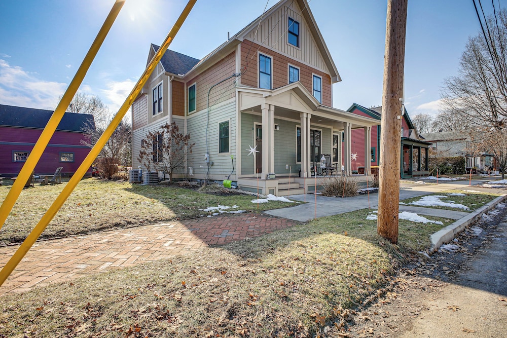 Elegant Saratoga Springs Stay: Walk To Town, Track - Saratoga Springs, NY