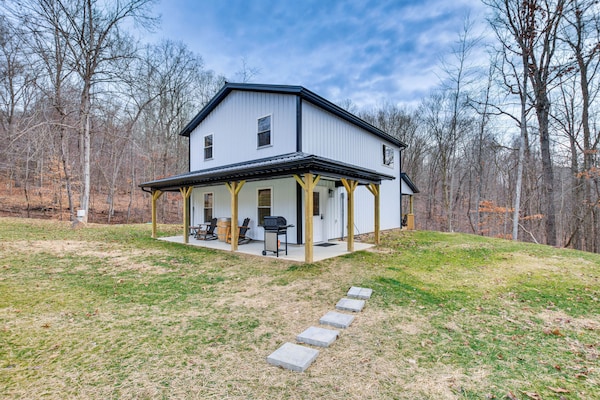 Modern Salineville Cabin On 13 Acres W/ Fire Pit! - Minerva, OH