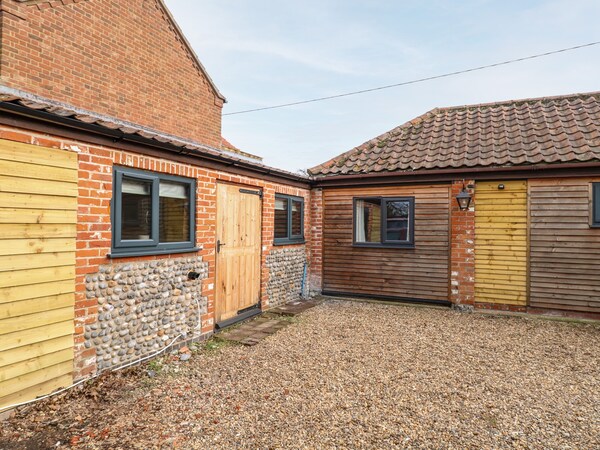 Squirrel Lodge - North Walsham