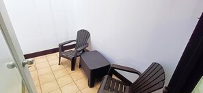 Quarto Triplo Básico | Terraço/pátio interior
