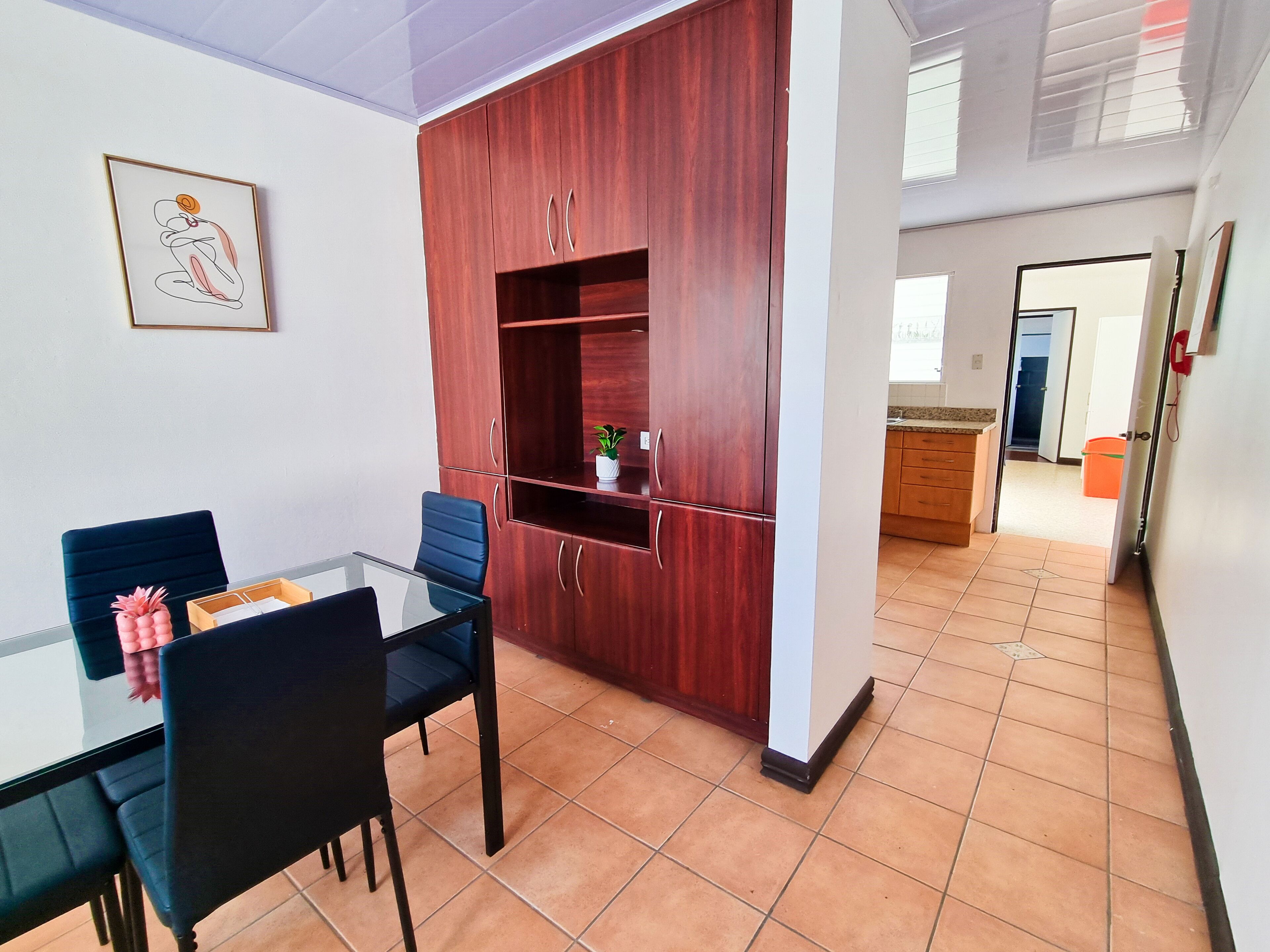 Apartamento Deluxe, cozinha | Sala de estar | Televisor LED de 65 polegadas com canais por cabo, Netflix 