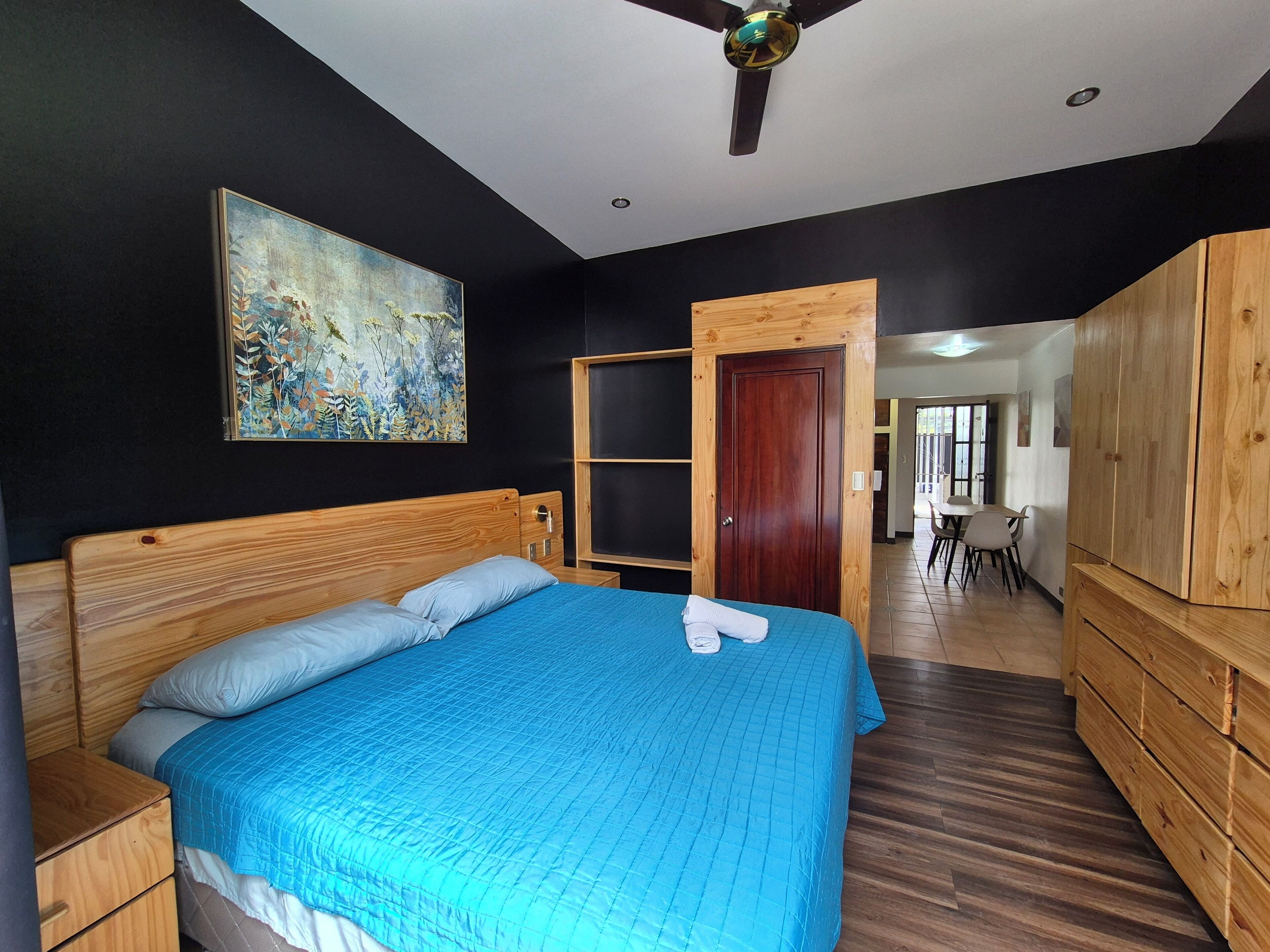 Estúdio Superior, 1 cama king-size, cozinha | Comodidade do quarto