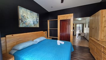 Estúdio Superior, 1 cama king-size, cozinha | Comodidade do quarto