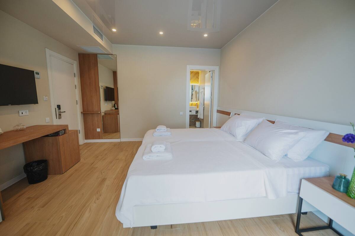Quarto Duplo ou Twin de Luxo, vista para a praia | Roupa de alta qualidade, minibar, secretária 