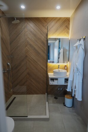 Quarto Duplo ou Twin de Luxo, vista para a praia | Roupa de alta qualidade, minibar, secretária 