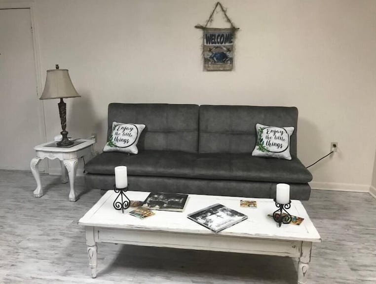 Twin Oaks- Barn Apartment - Lake Palourde, LA