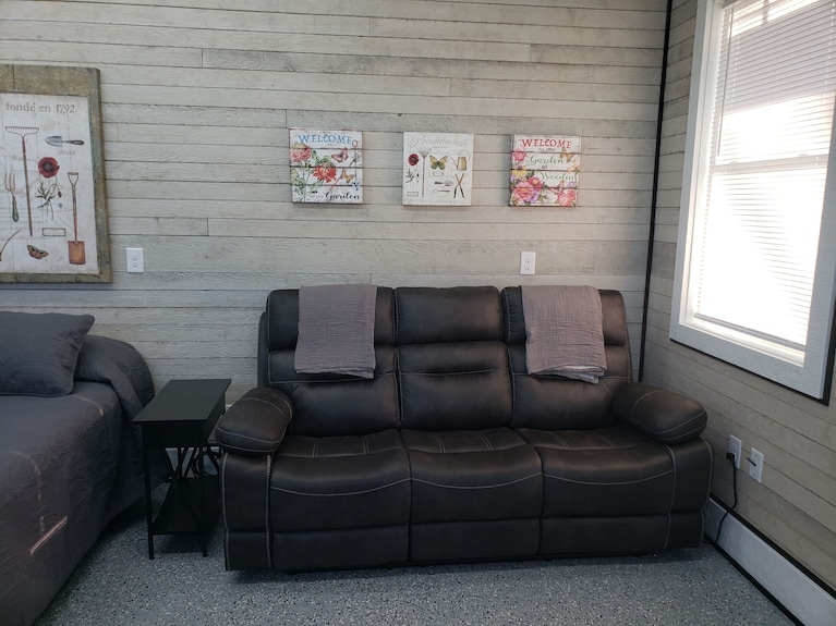 Cozy Garden Cottage On 15 Acres Is Perfect Executive Rental Or Couples Retreat. - Lake Erie, PA