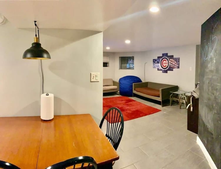 Wrigley/lakeview Gem- Walk To Wrigley Field/ Parking Available! - Chicago
