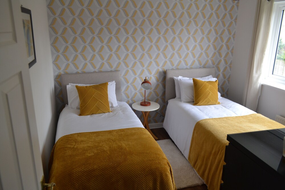 Beautiful Home in Derby Long/Med/Short Stay - Derby | Vrbo