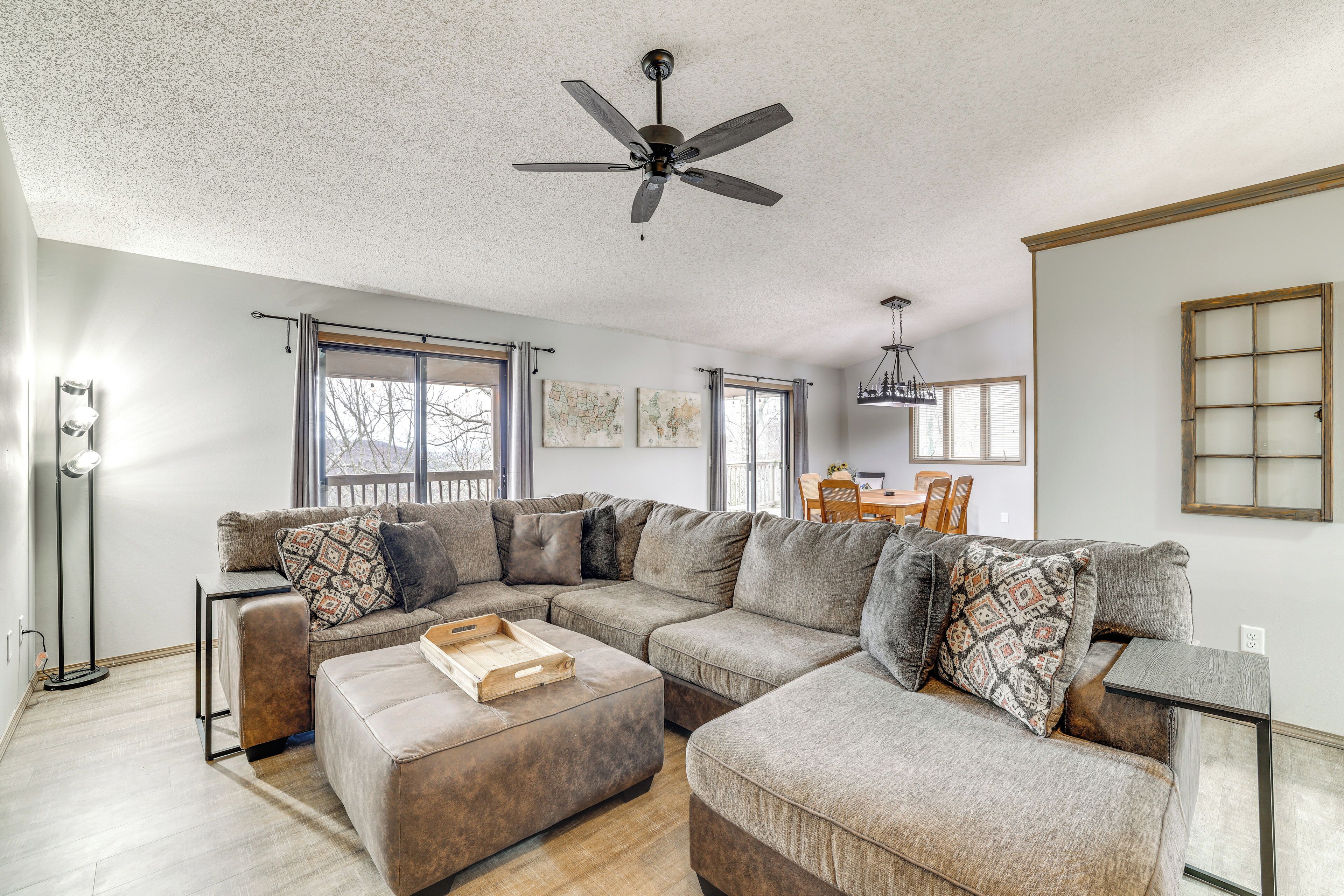 Spacious Holiday Island Escape W/ Deck & Gas Grill - Eureka Springs, AR