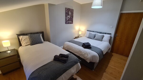 Waterworks En Suite Rooms With Private Living Room - Belfast