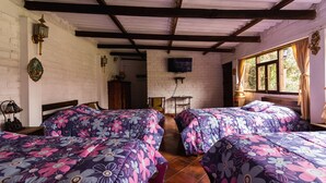 Quarto quádruplo standard, vista para o jardim
