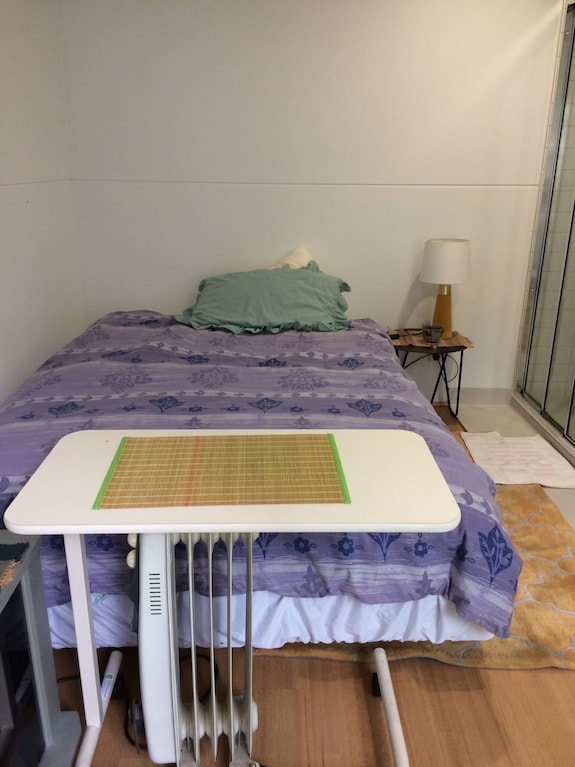 Toorak Pristine Central Area Pool, Minutes To Transport, Shops, Services. - Gippsland