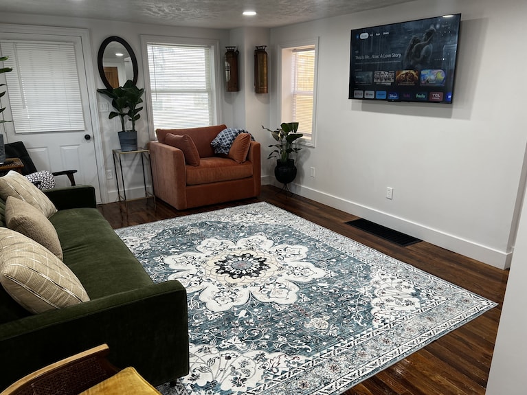 Charming 4-bedroom Home In Trendy Benson District In Omaha. - Omaha, NE