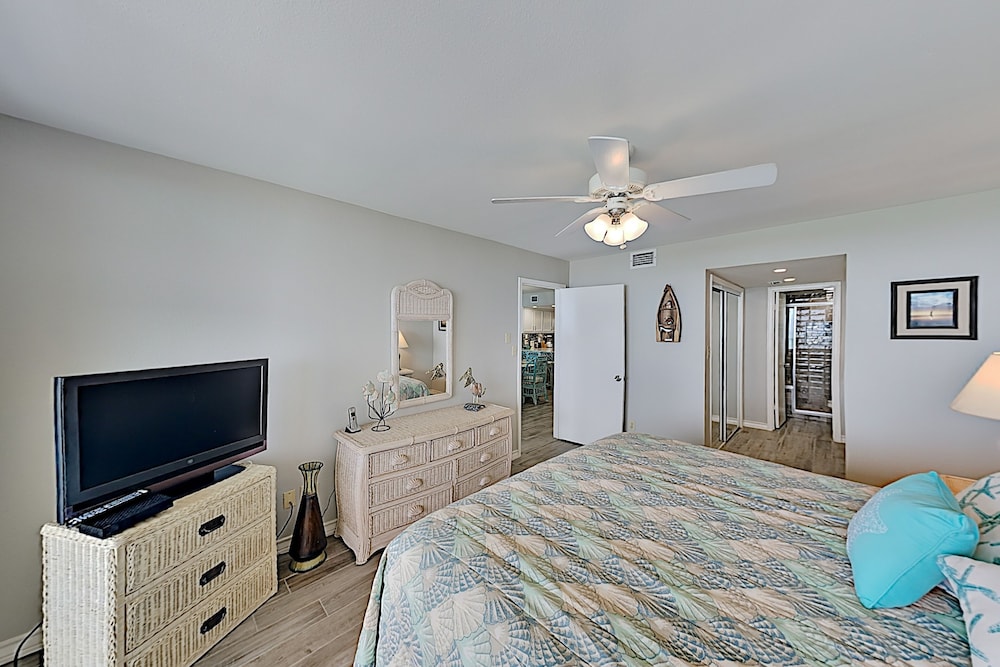 Gulf-front Beauty In The Breeze With Resort Amenities & Beach Access - Port Isabel, TX