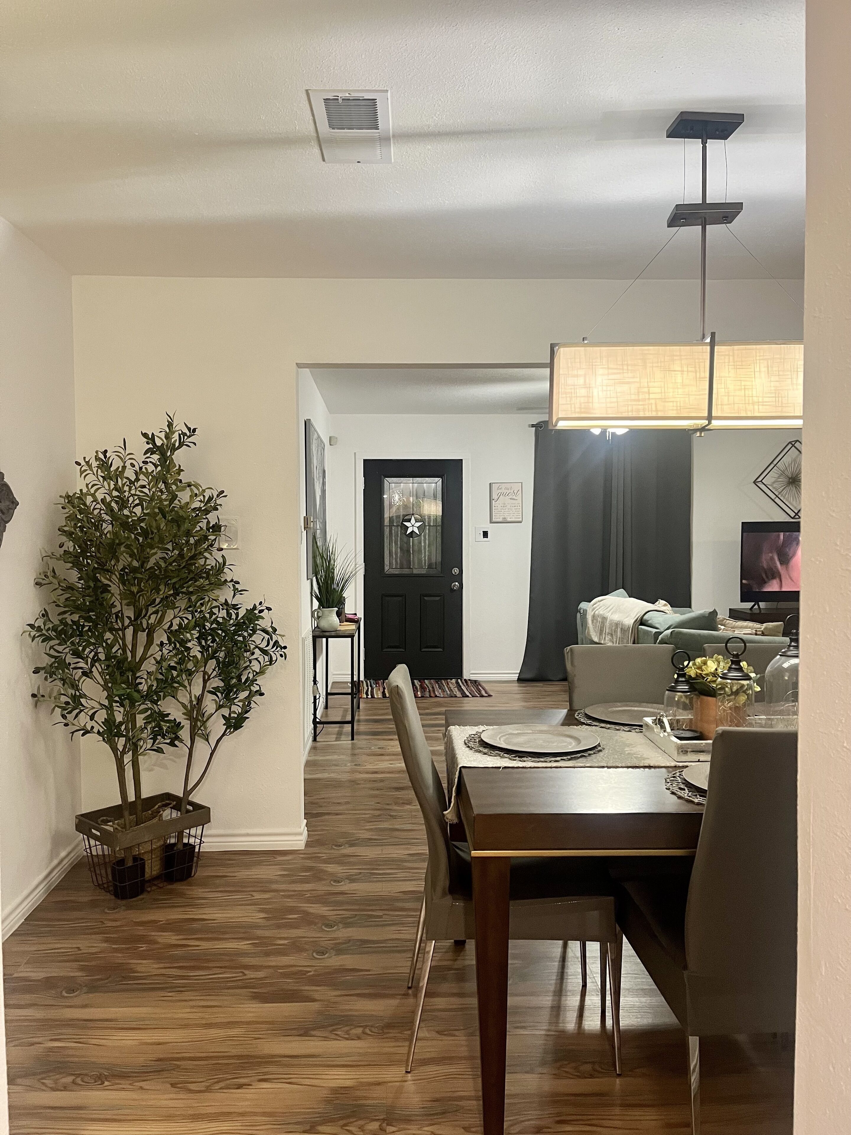 Charming, Cozy 3-bedroom Country Home In Beautiful Seguin, Tx - Seguin, TX