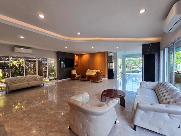 Lhc Hotel And Resort - Pattaya City