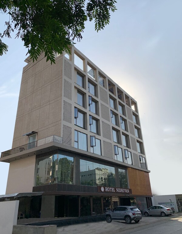 Hotel Grand Nidhivan - Nagpur