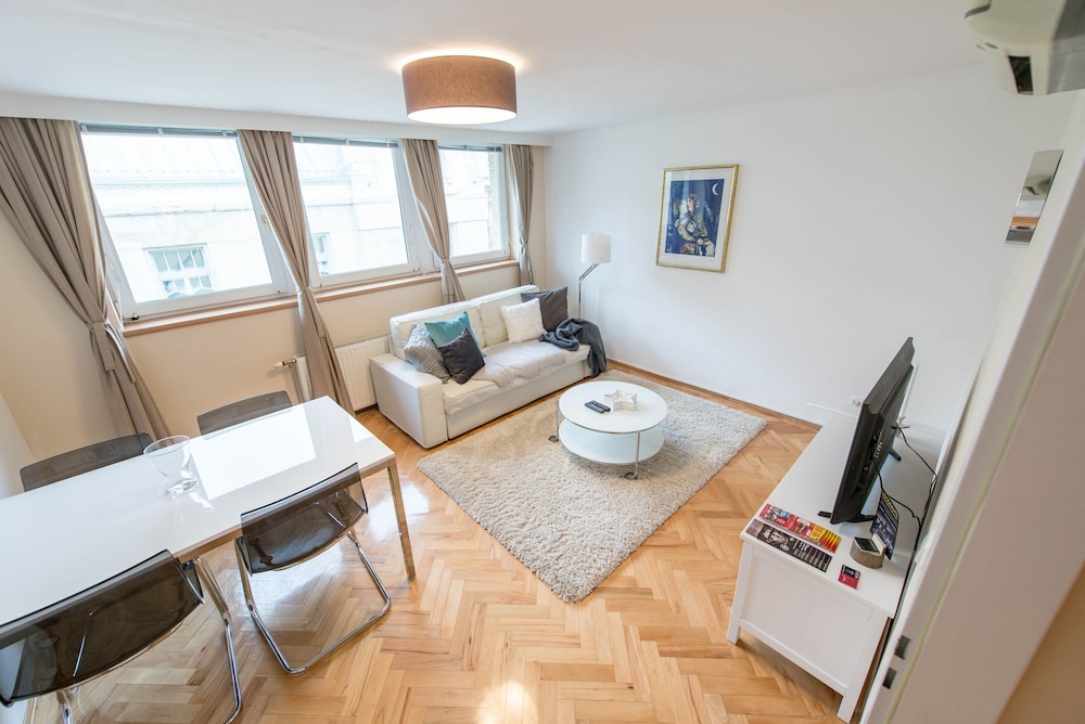 Venus Apartments - Renate - Budapest