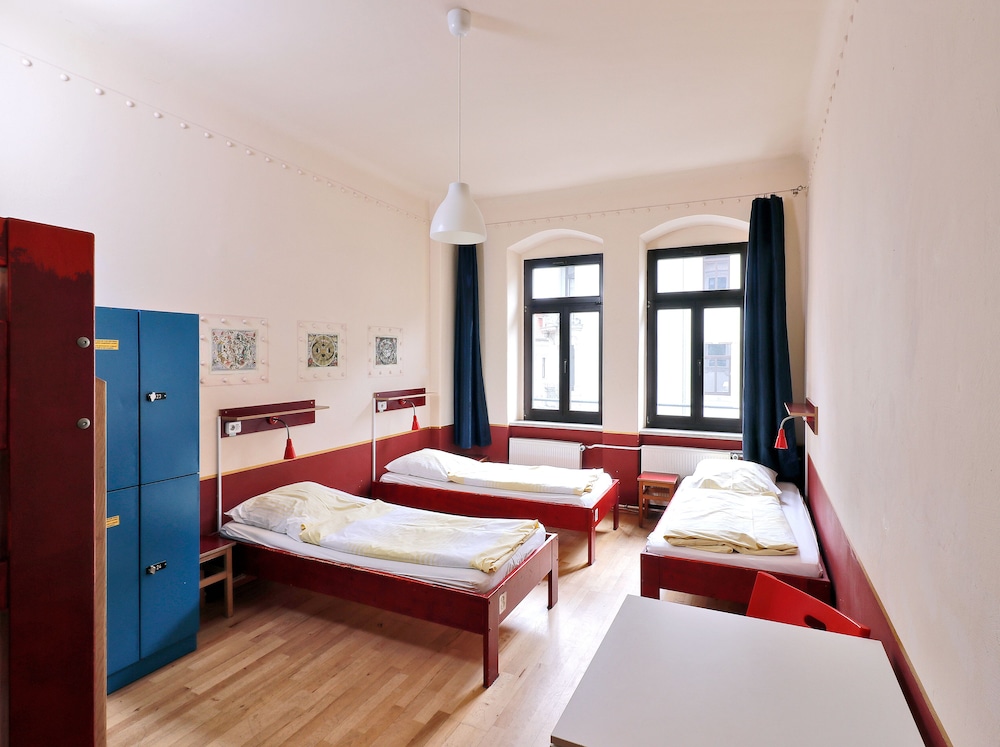 Bett Im 5-bettzimmer Mit Etagendusche Im Hostel Mondpalast -
