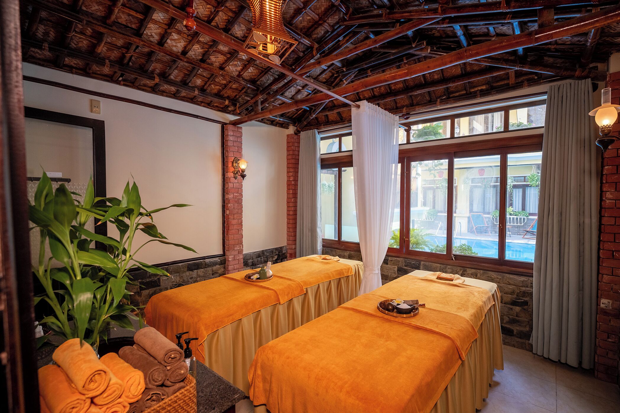 Tratamentos corporais, massagens musculares profundas 