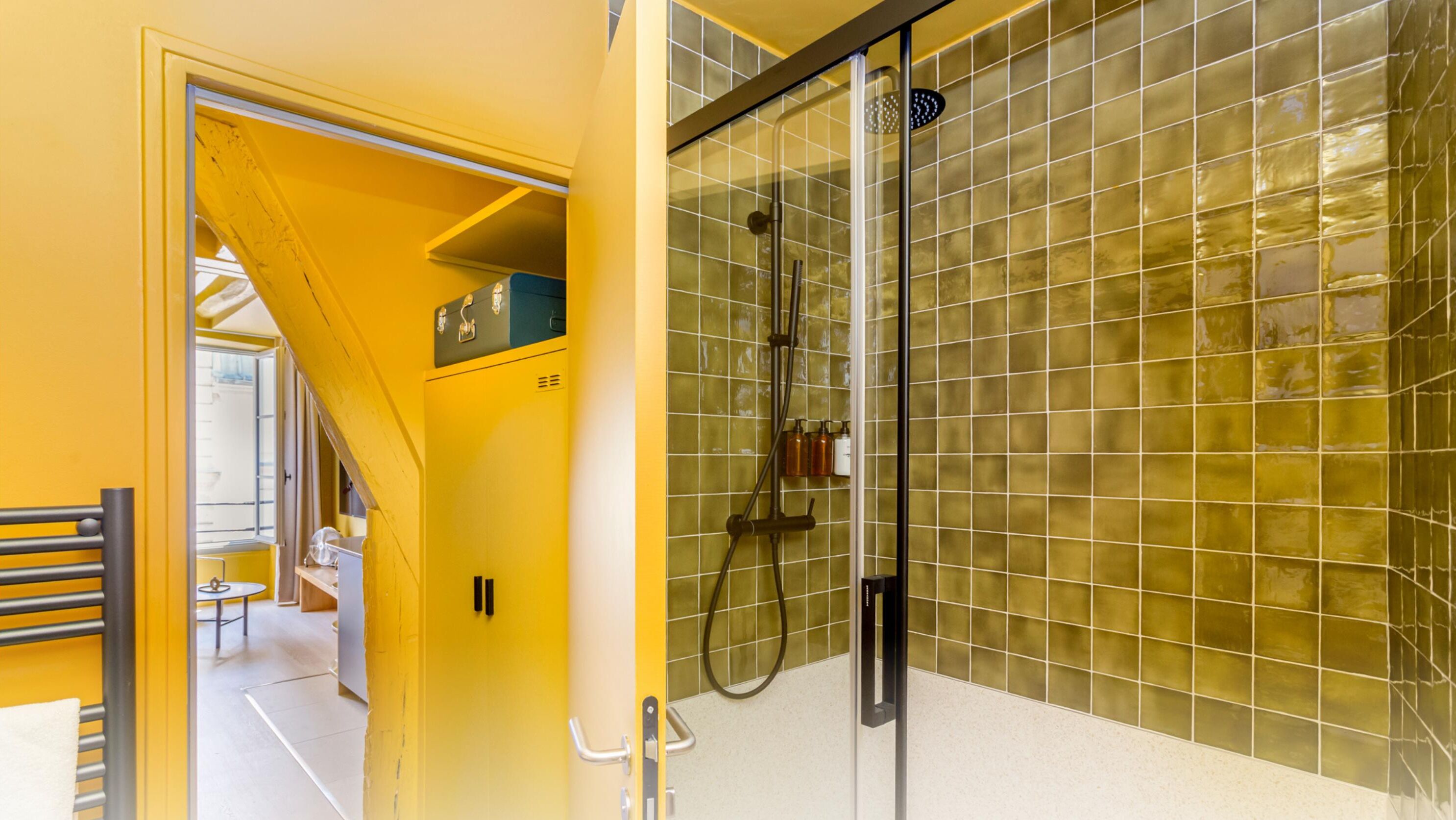 Apartamento Clássico | Casa de banho | Um secador de cabelo, toalhas fornecidas, sabão, champô 